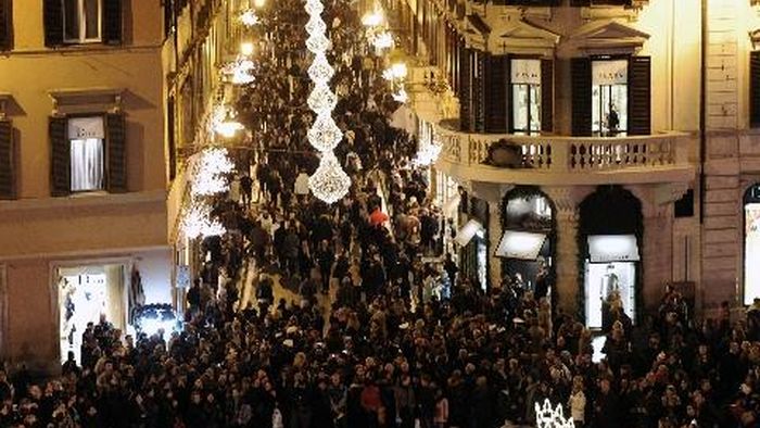 Rapina in banca piazza di Spagna a Roma - Europa