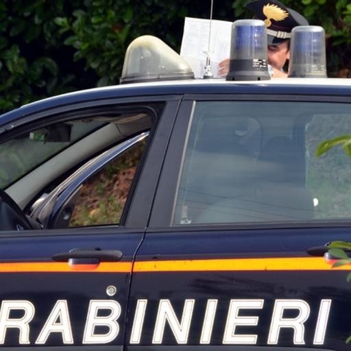 Ubriaco al bar spintona i militari - Cronaca