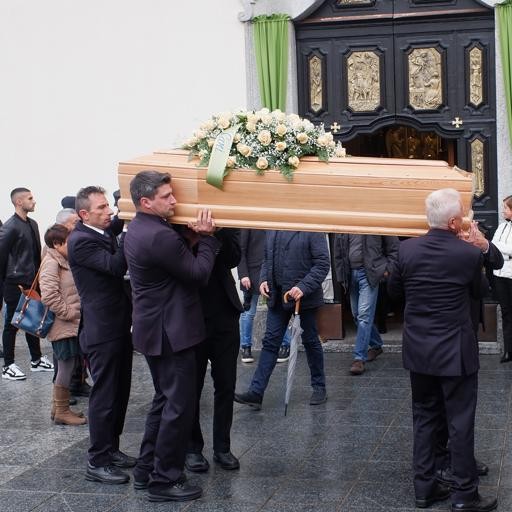 Erba, l’addio alla fondatrice di Selene «Una donna grande e generosa ...