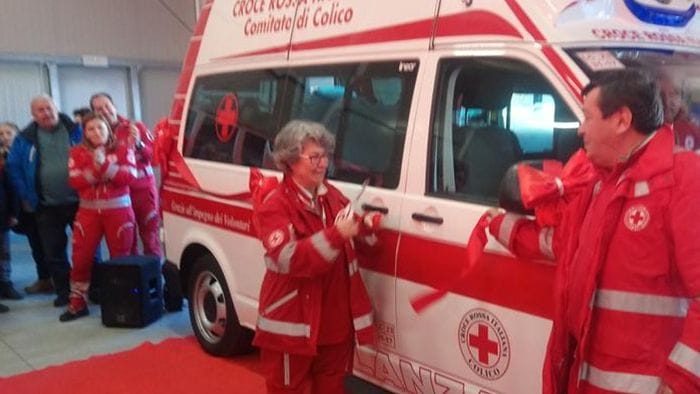 Un bel regalo per la Croce Rossa «Ecco la nuova ambulanza» - Cronaca