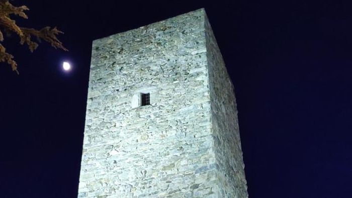 Da “De li beli miri” a torre del Castello Il simbolo di Teglio cambierà ...