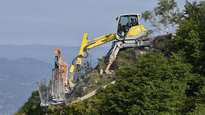 Una vista mozzafiato sul Moregallo Dalla nuova passerella dei Resinelli ...