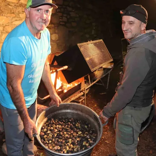 Un successo la Sagra della castagna di Rasura - Cultura e Spettacoli ...