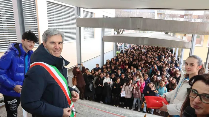 Sondrio, a due mesi dai gravi atti vandalici riaperta la scuola Ligari ...