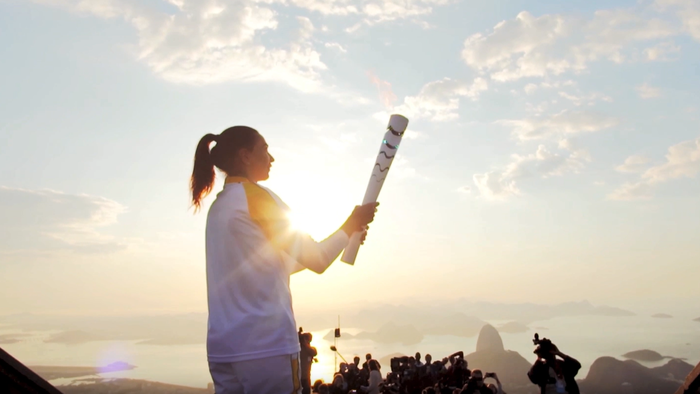 Il viaggio della fiamma olimpica, tappe a Livigno, Sondrio e Lecco ...
