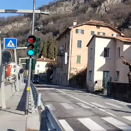 Nuovo semaforo intelligente a Olcio sulla Sp 72 - Cronaca