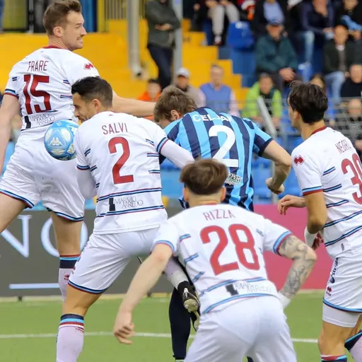Calcio, parabola di Celjak, primo capitano straniero del Lecco - Sport ...