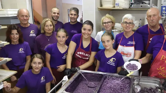 Rasura si colora di blu con la sagra del mirtillo - Cultura e Spettacoli