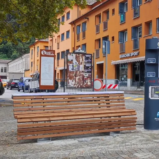Morbegno: ecco le panchine intelligenti - Cronaca