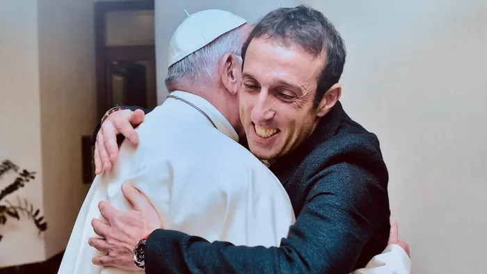 «Ho servito messa con Papa Francesco»: Michele Rigamonti e il Pontefice ...