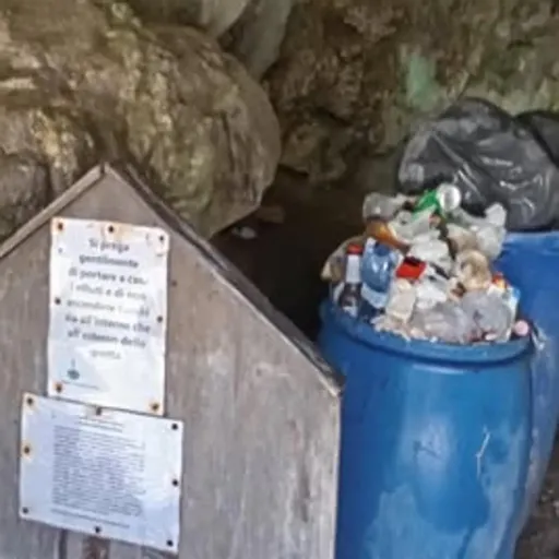 Mandello: rifiuti anche nella grotta dell’Acqua bianca - Cronaca ...