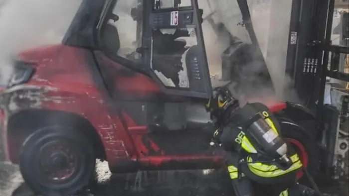 Incendio in azienda a Calolziocorte: prende fuoco un muletto ...