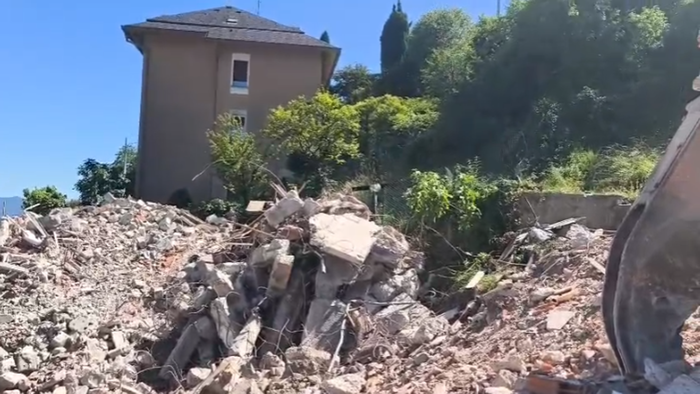 Pescate: abbattute le case abusive vicino al cimitero - Cronaca