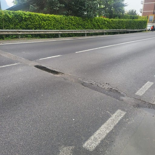 Pescate: 87enne cade sui rattoppi di Open Fiber. Il sindaco: «Ora basta ...